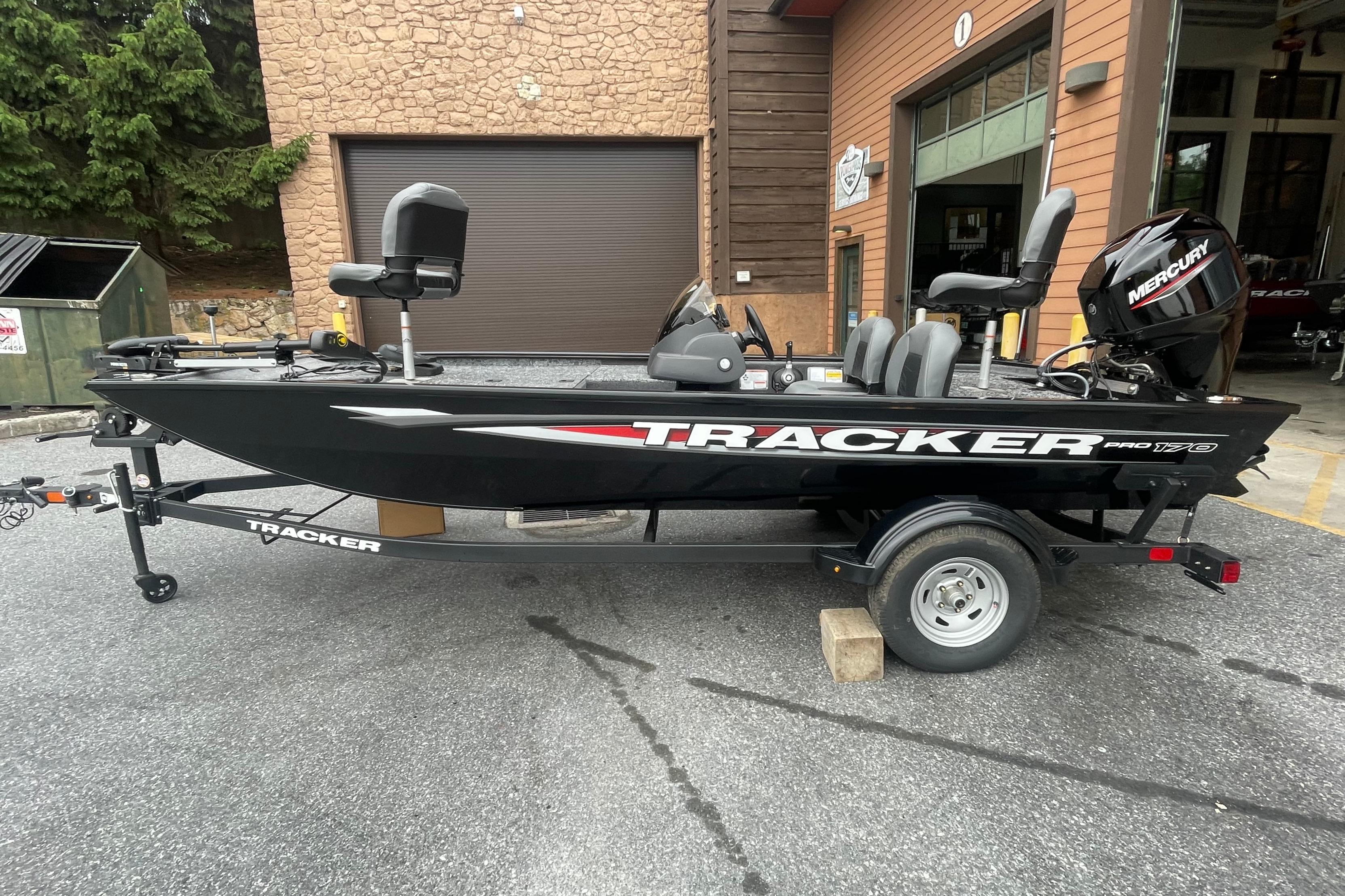 2025 TRACKER PRO 170 | Bass Pro Shops